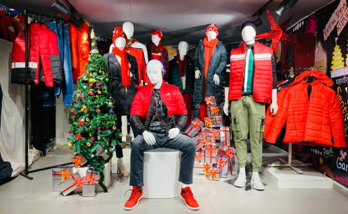 V-Mart reflects happiness with its window designs at rock-bottom cost