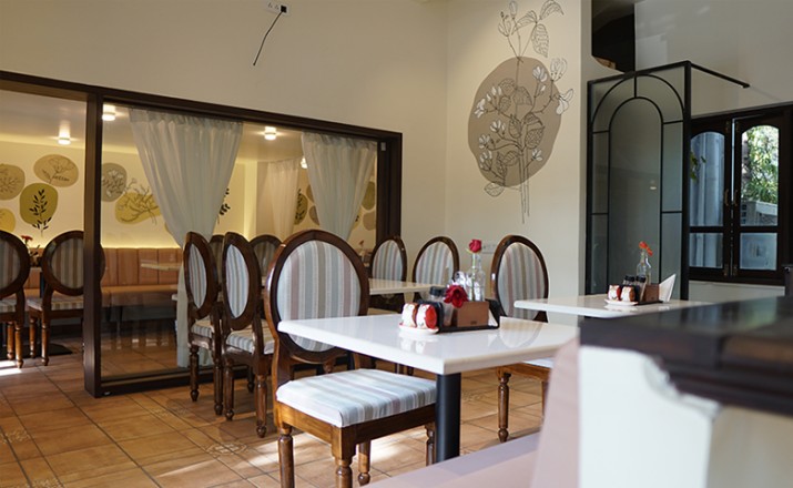 How this Nagpur cafe was branded in a collaborative, end to end design ...