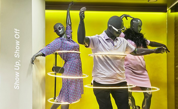 Lively mannequins & customer lounges mark Big Hello’s new stores