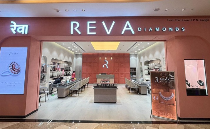 Reva Diamonds opens its 1st EBO in Pune